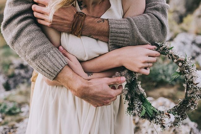 10+ Best Couple Poses - Ultimate Guide for Best Couple Photos